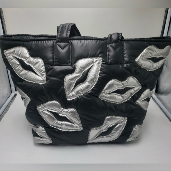 Wildfox | Bags | Wildfire Nwt Quilted Puffer Black And Silver Lip Print ...